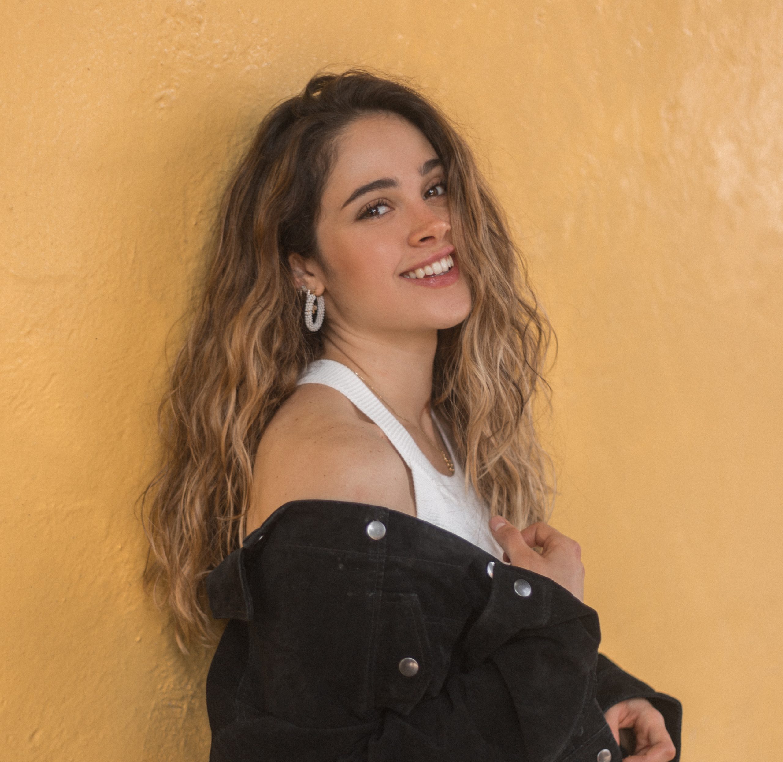 Regina Logar - Hola Mi Fan